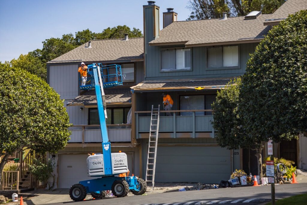 How Heavy Lifting Equipment Makes Roof Installation Faster and Safer